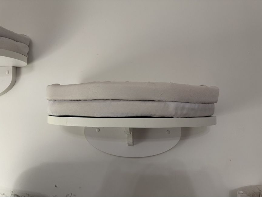 Полка для кошек