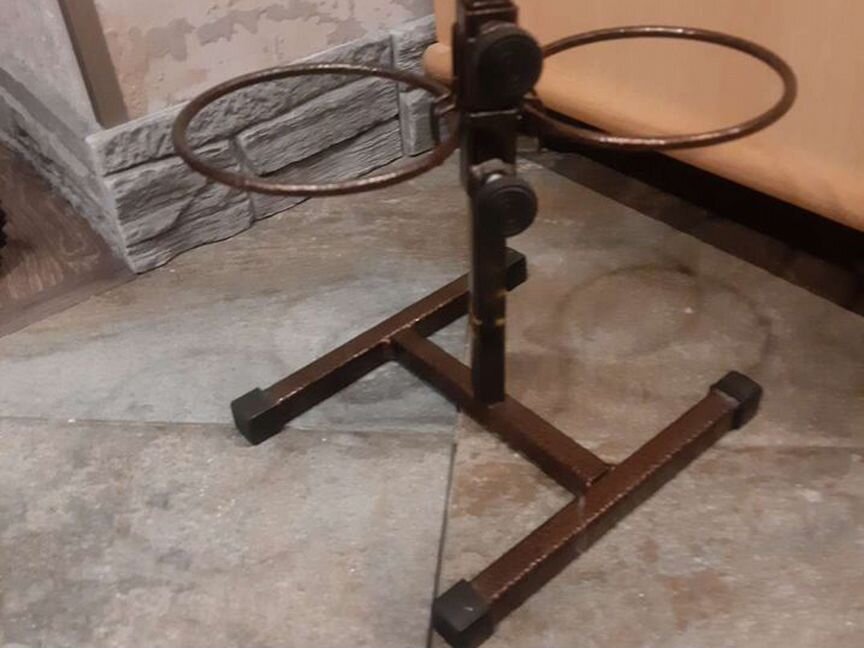 Стойка для мисок