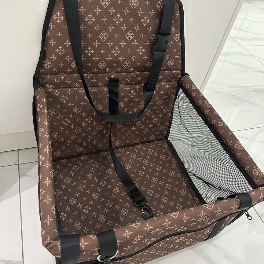 Автокресло для собак