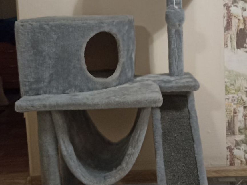 Кошачий домик с когтеточкой