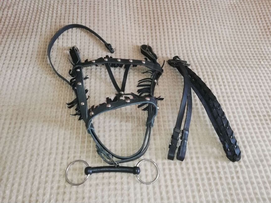 Уздечка для лошади новая коженная