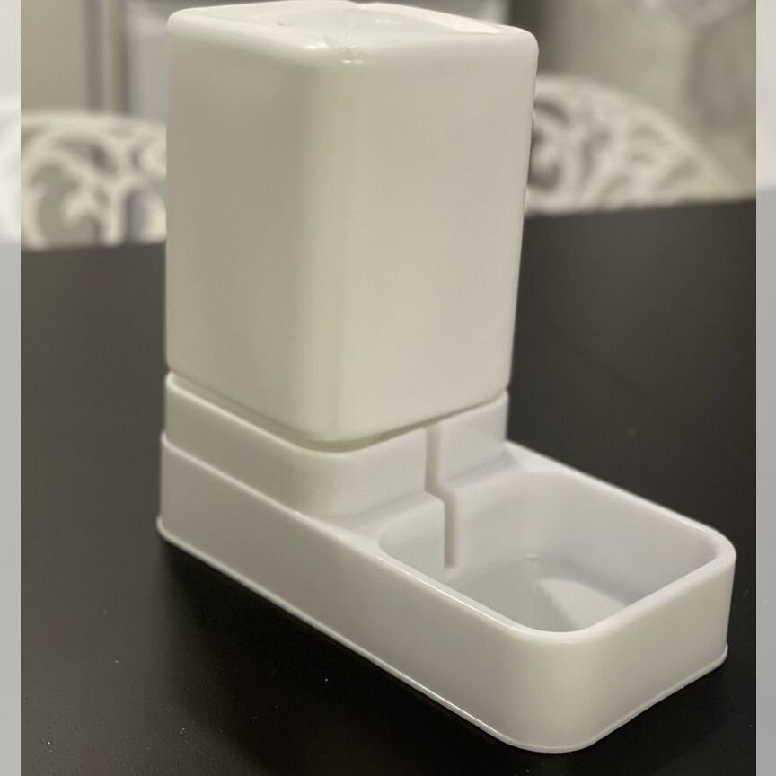 Автопоилка для собак и кошек 1,2