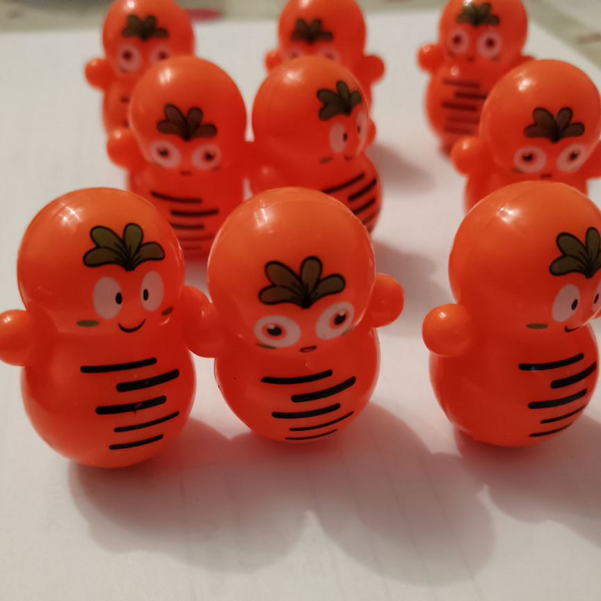 Игрушка неваляшка антистресс для попугаев 10 штук
