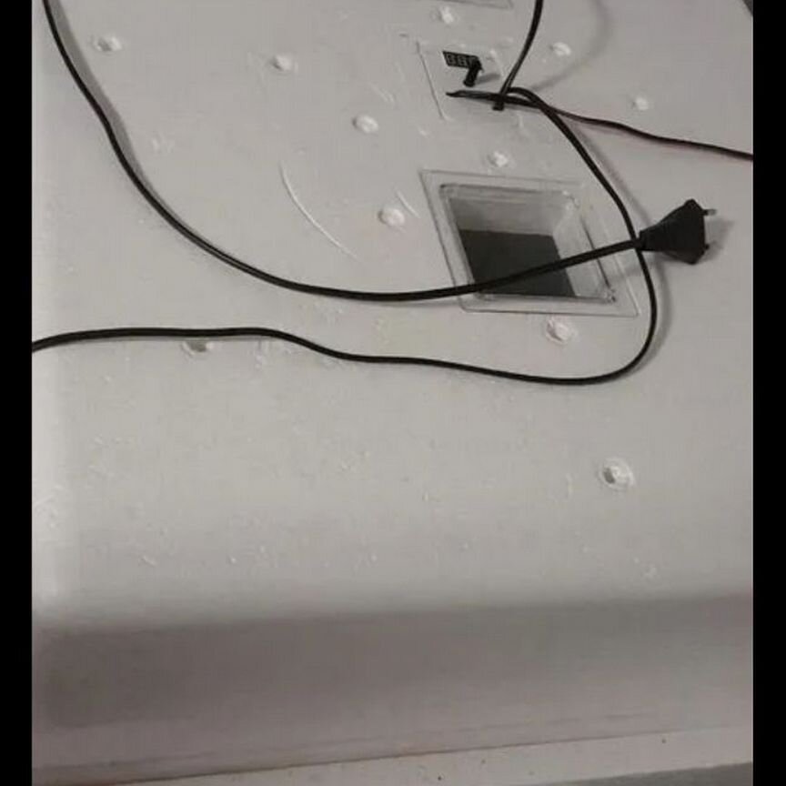 Инкубатор на 104 яйца несушка автомат