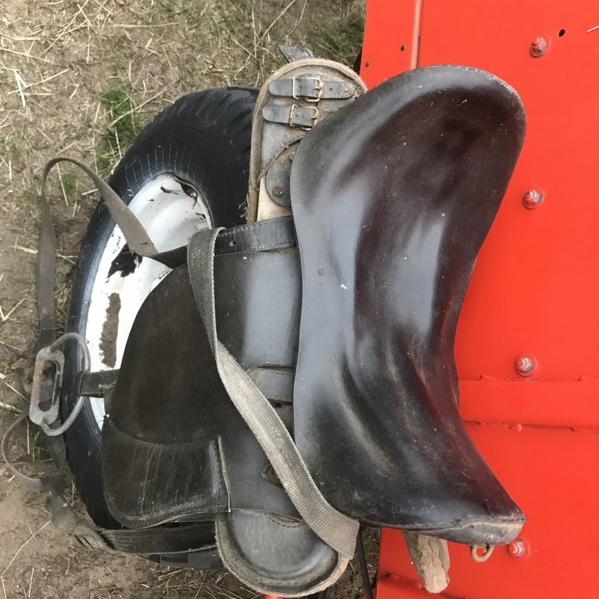 Седло для лошади