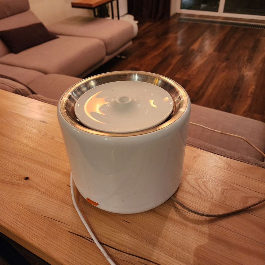 Автоматическая поилка для кошек