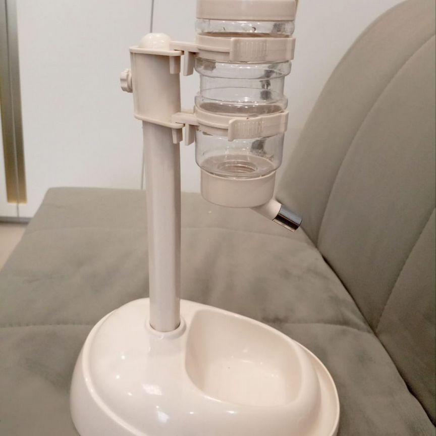 Поилка для мелких собак и кошек "Сухие усы"