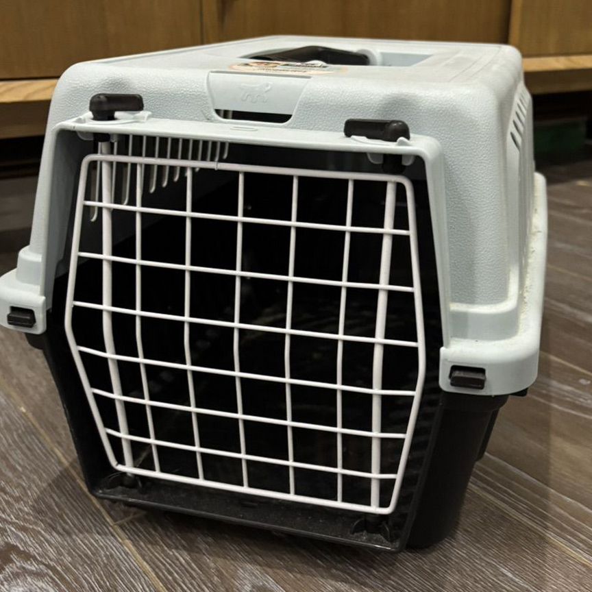 Переноска для кошек или маленьких собак