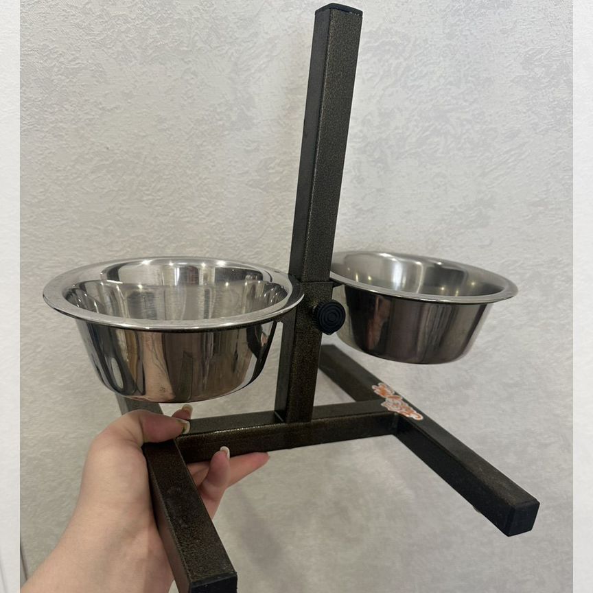 Подставка для собак с мисками