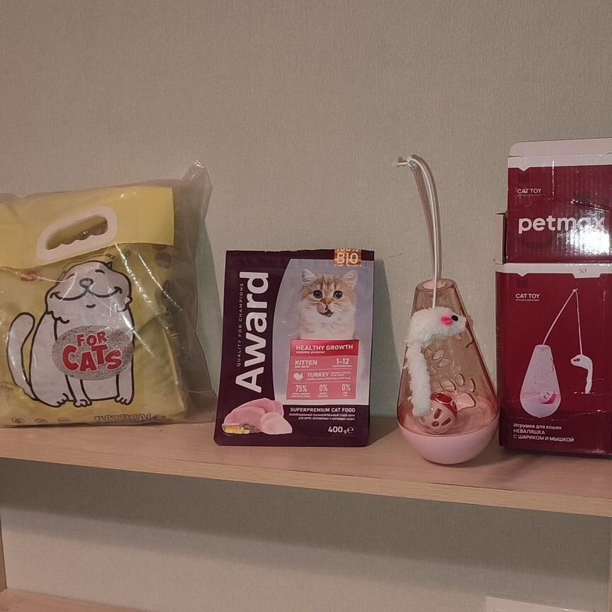 Набор для кошки: корм, наполнитель, игрушка