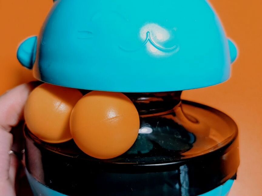 Игрушка неваляшка кормушка для щенка