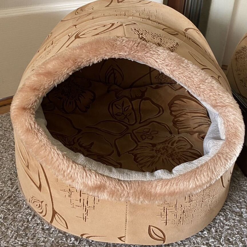 Домик для кошек и собак мелких пород