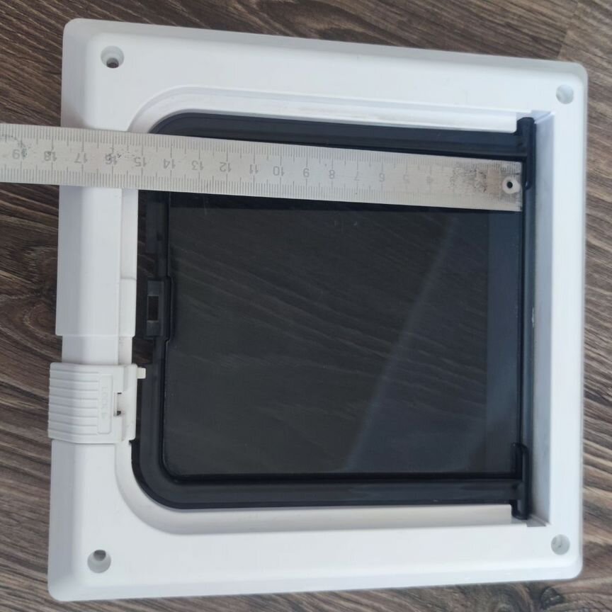 Дверца в дверь для кошек