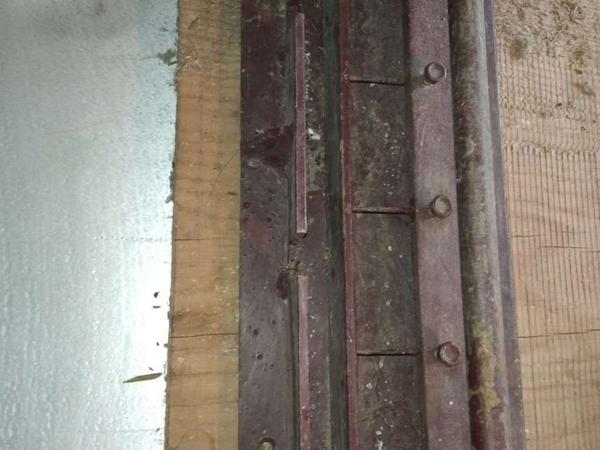 Дырокол для пчелорамок на пять отверстий