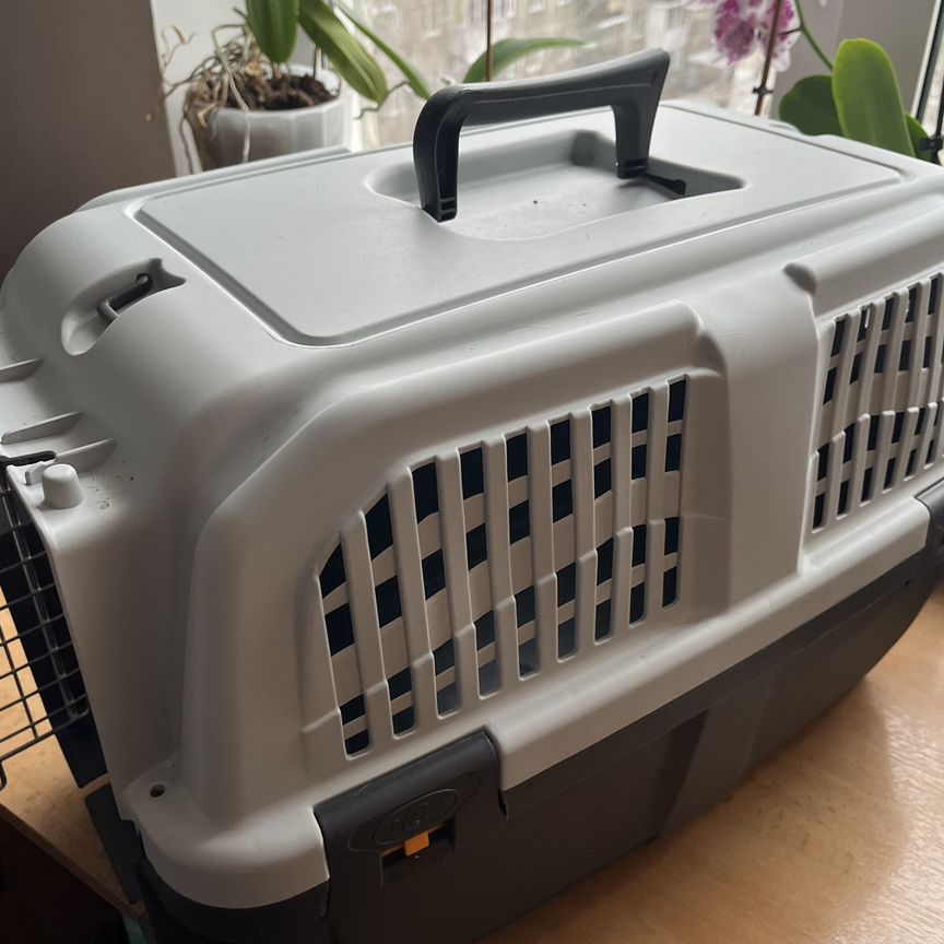 Переноска для кошек пластиковая новая