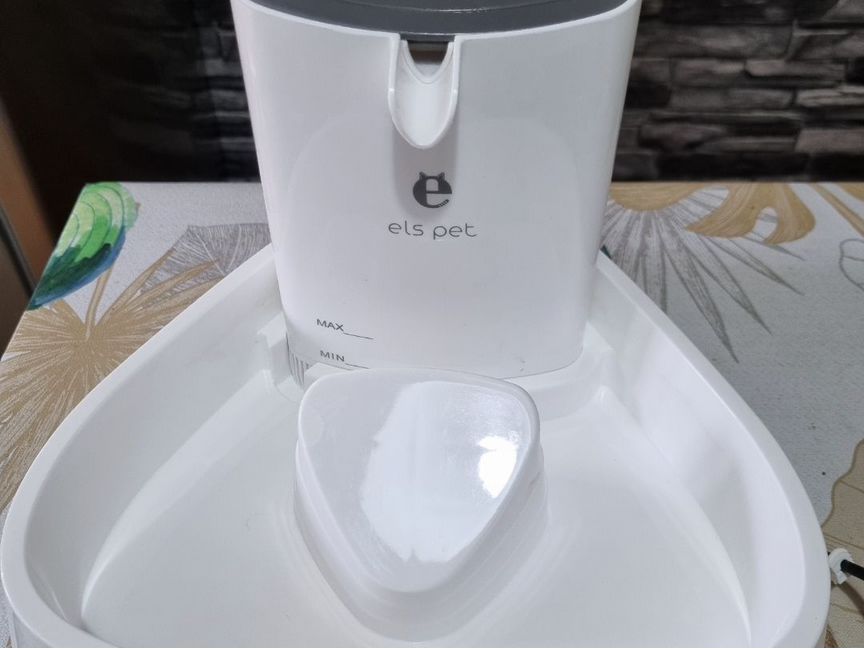Поилка-фонтан для животных