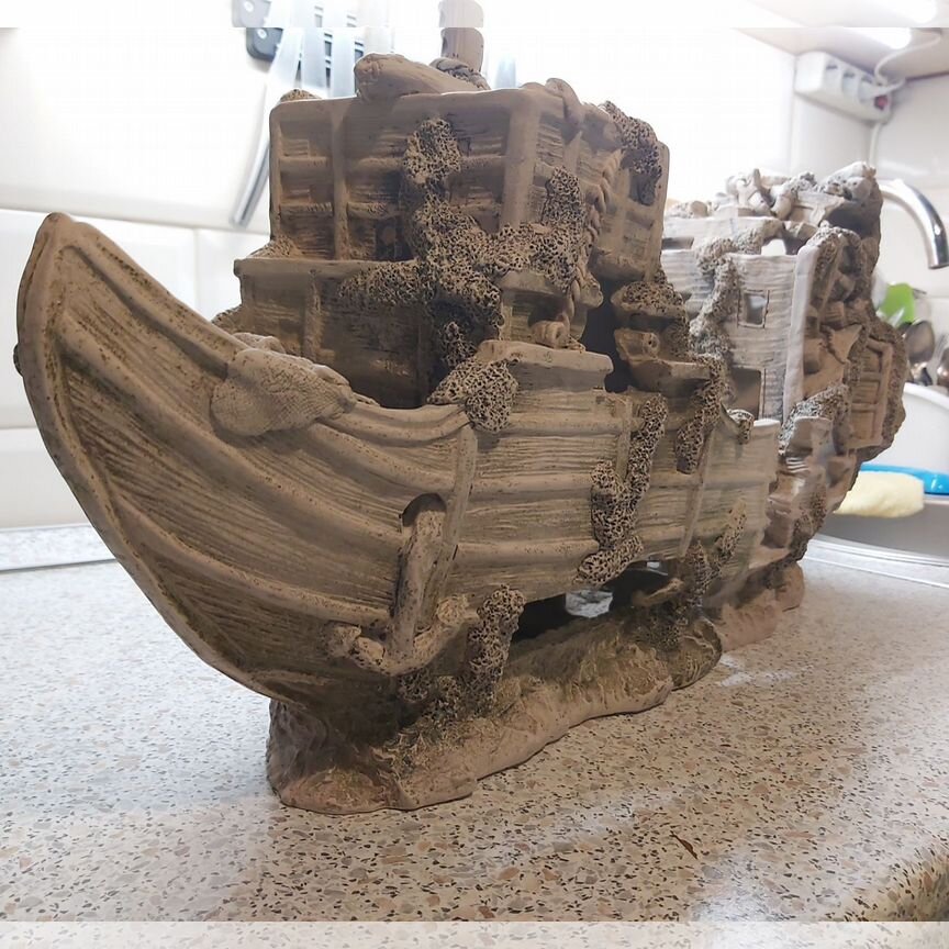 Грот корабль в аквариум