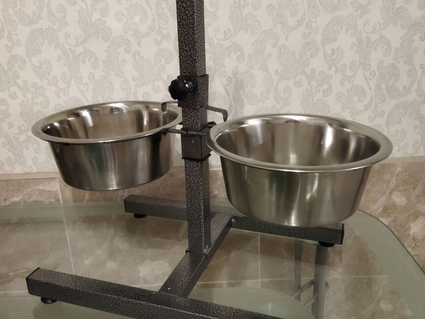 Стойка с мисками на 1,8 л для собак