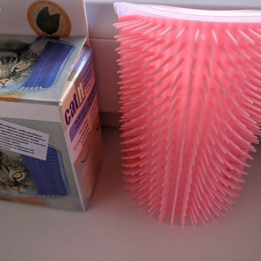 Щетка-чесалка для кошек угловая