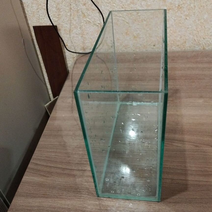 Отдам маленький аквариум