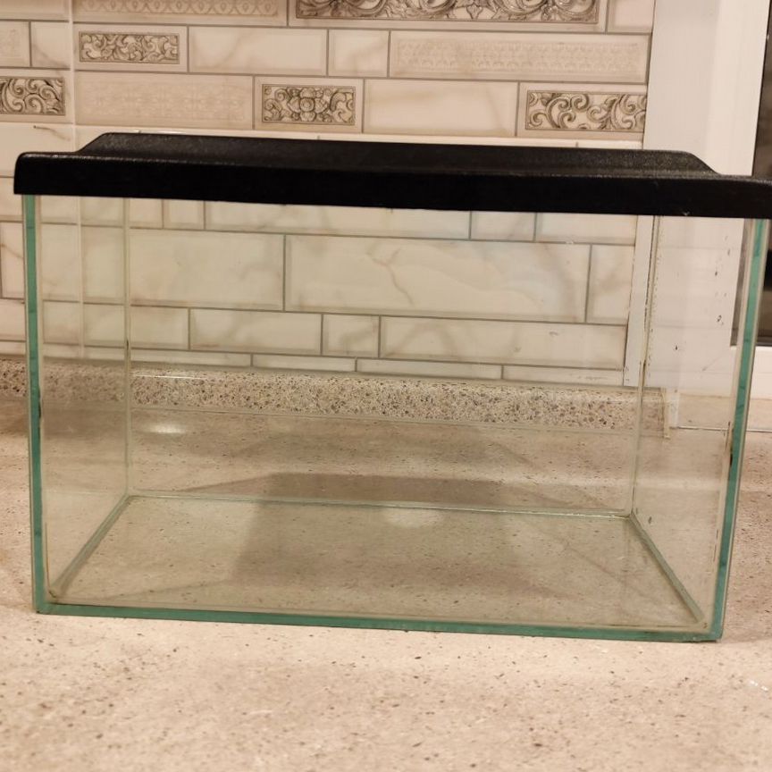 Аквариум с крышкой 10 литров