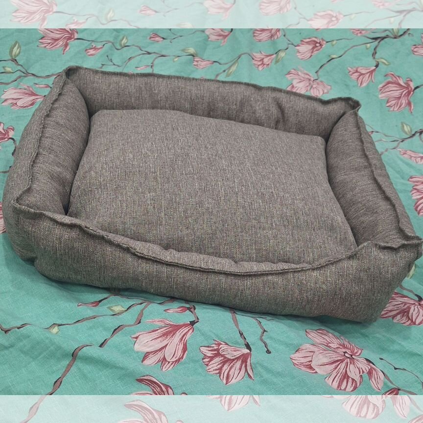 Лежанки для кошек собак