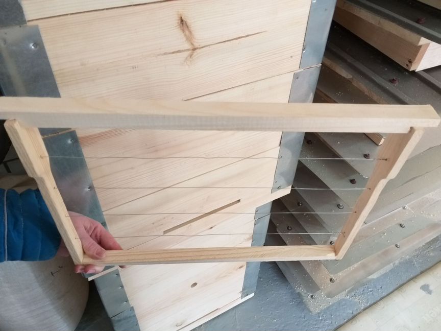 Рамки с вощиной Дадан