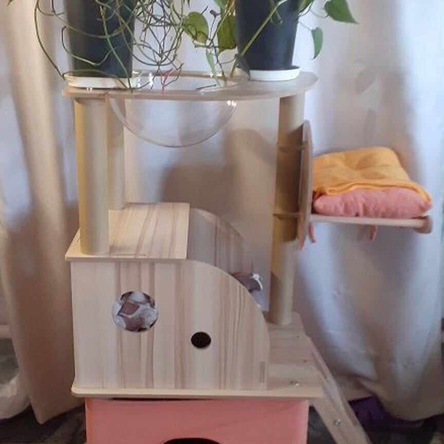 Кошачий домик с когтеточкой