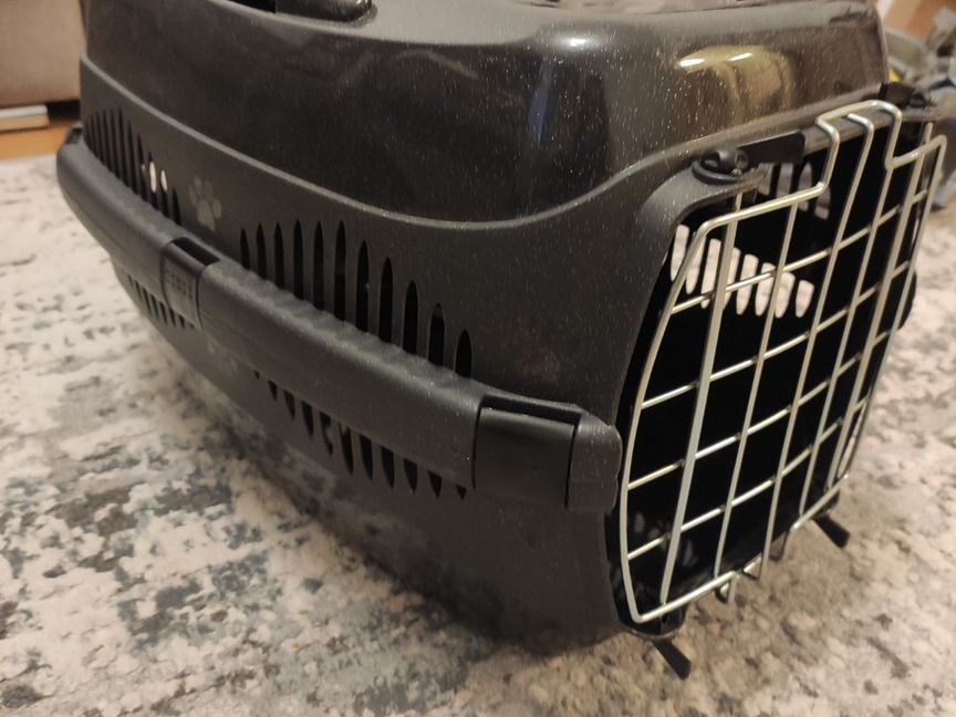 Переноска для кошек с металлической дверцей