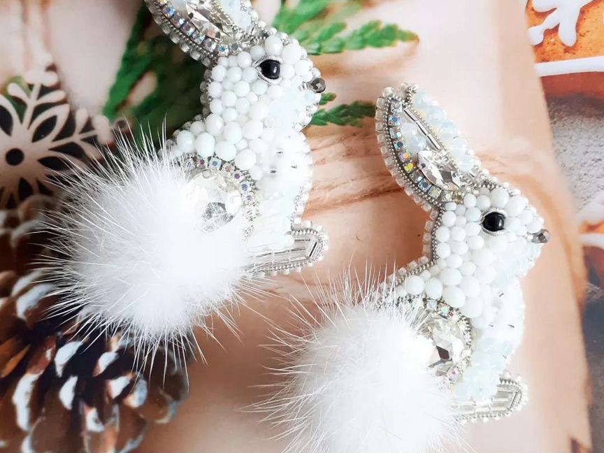 Брошь из бисера Заяц, Зайчик. Год Кролика 2023