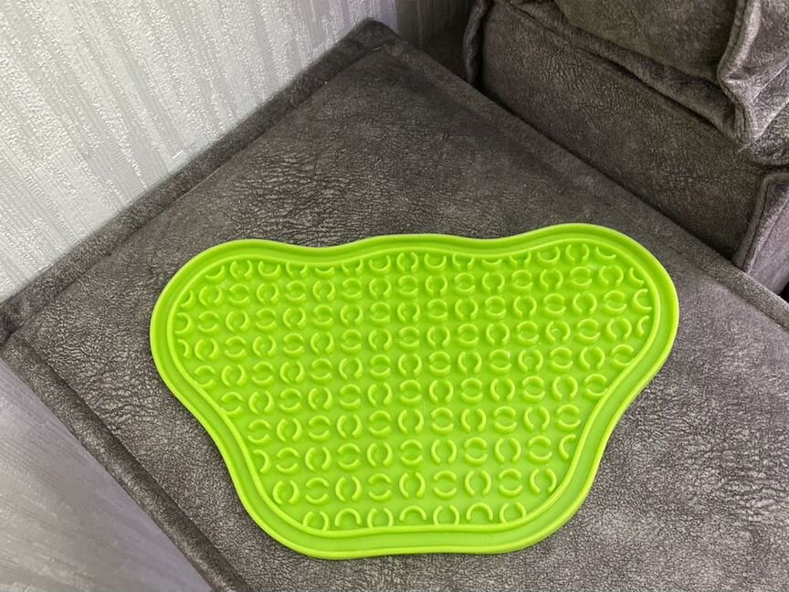 Лизательный коврик для собак