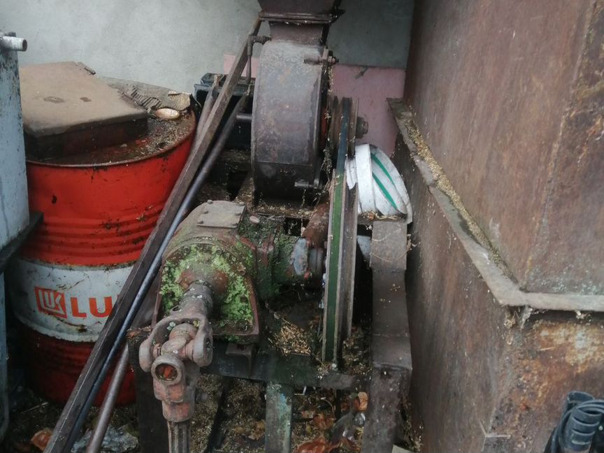 Мельница для зерна бу