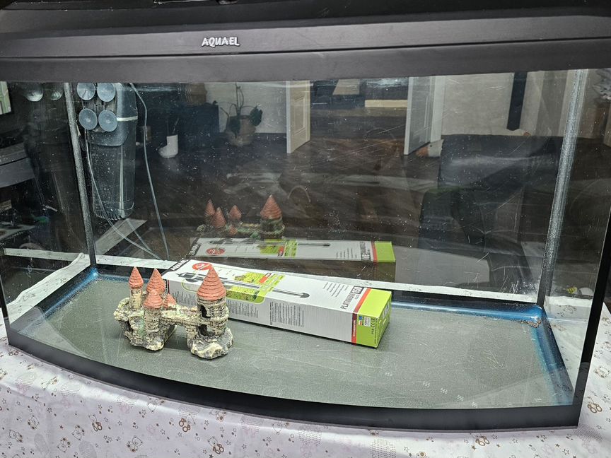 Аквариум 120 литров с подсветкой и аксессуарами