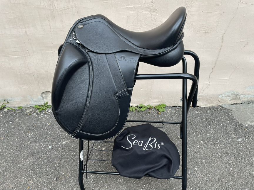 Седло выездковое с монокоылом Cаrona