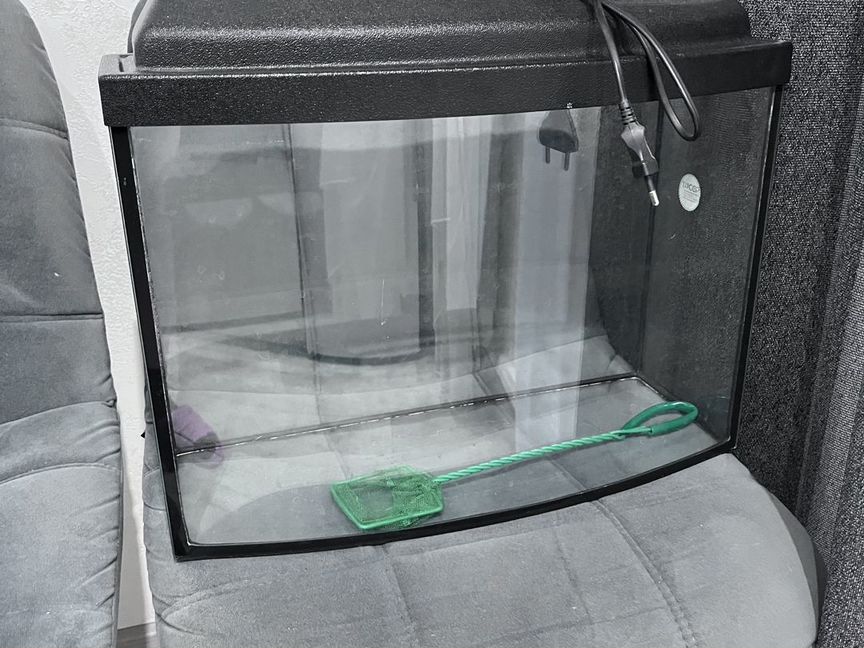 Аквариум с крышкой б/у, 25л