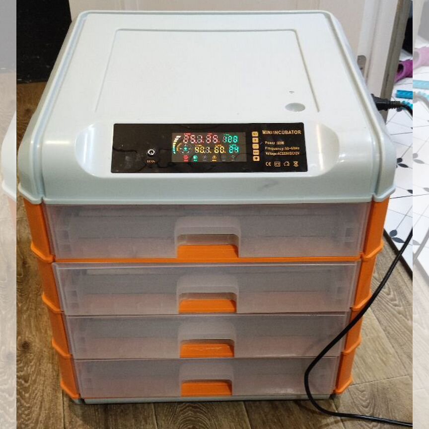 Инкубатор для яиц автоматический 256яиц