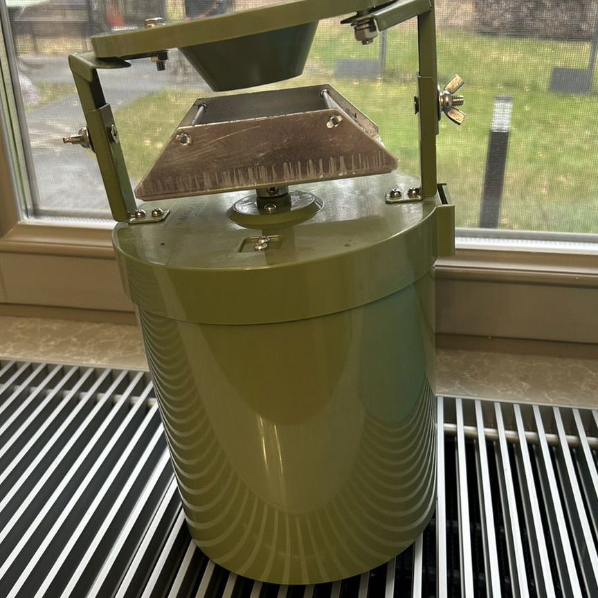 Автоматическая кормушка для животных