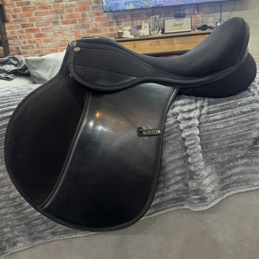 Седло для лошади