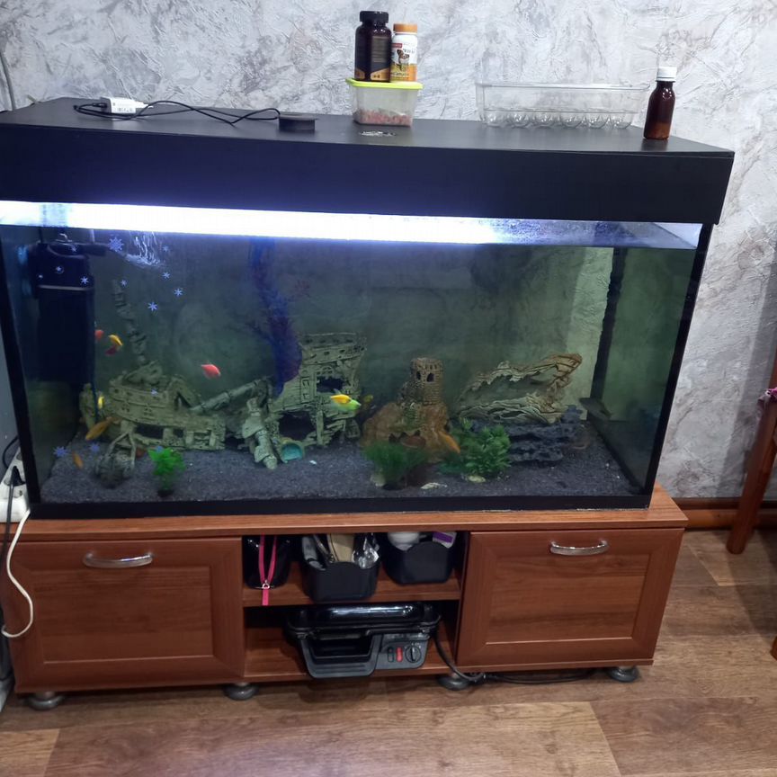 Аквариум с тумбой 270 литров