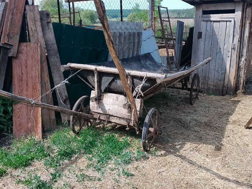 Конная телега на деревянных колесах