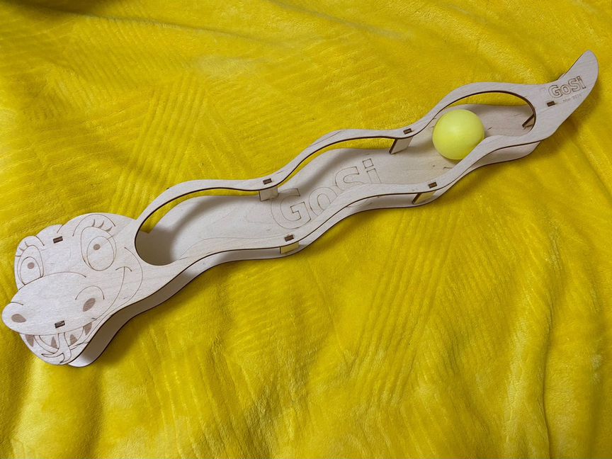 Игрушка для кошек деревянная змейка с шариком