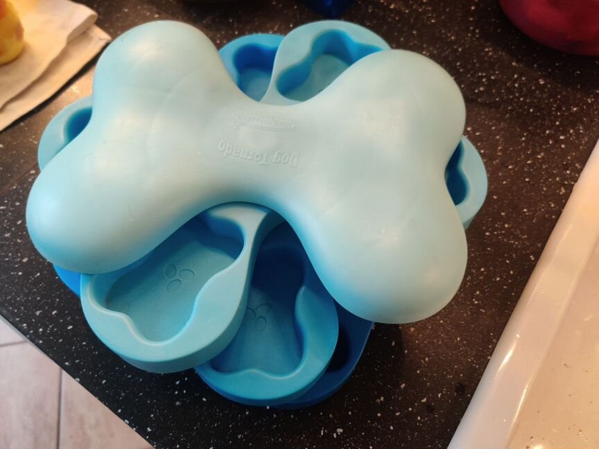 Интерактивная игрушка-кормушка