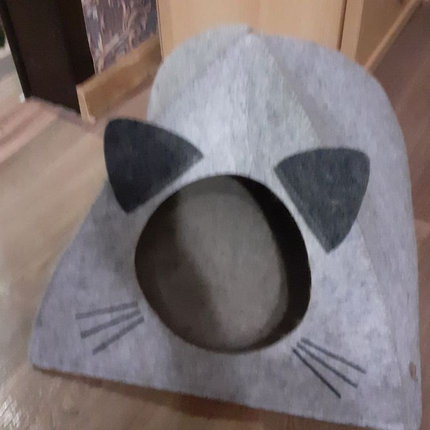 Отдам домик для кошек
