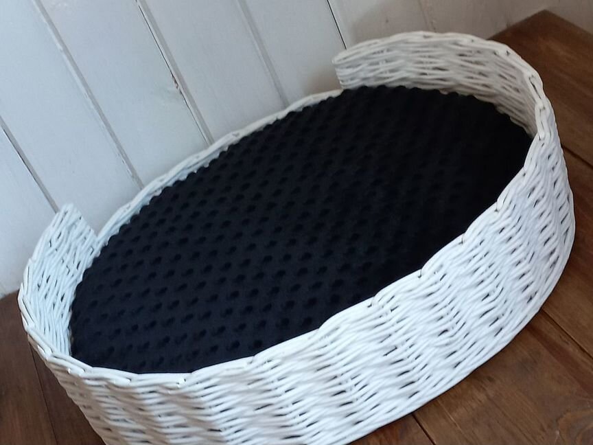 Плетеная лежанка для питомца