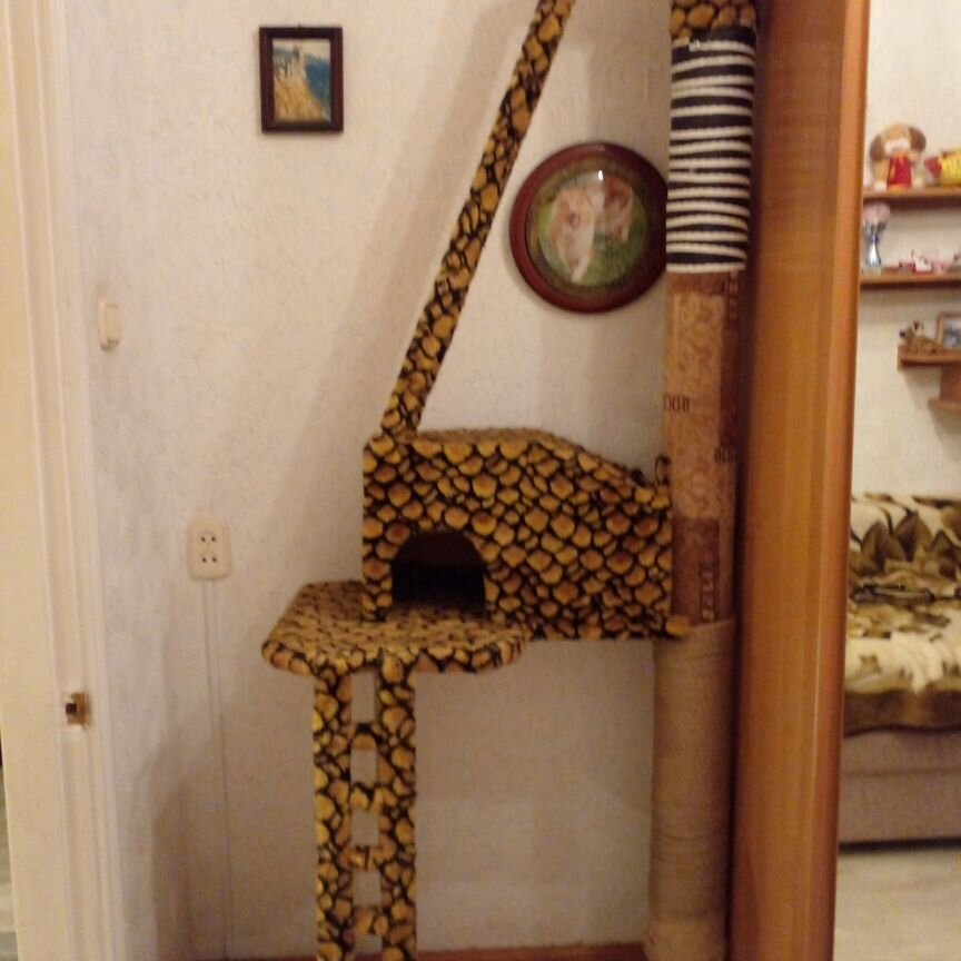 Домик для кошки с когтеточкой бу