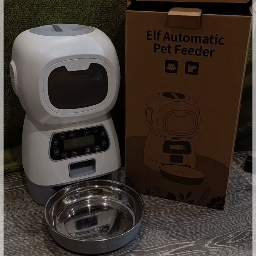 Автоматическая кормушка и миски на стойке