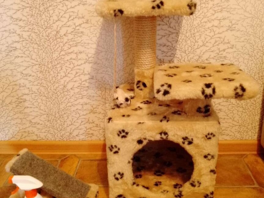 Домик для кошки с когтеточкой и умный спрей