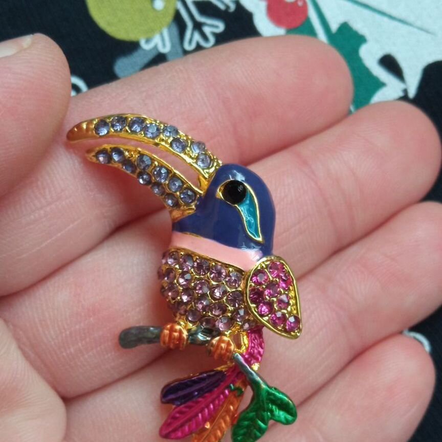 Брошь Значок Новый