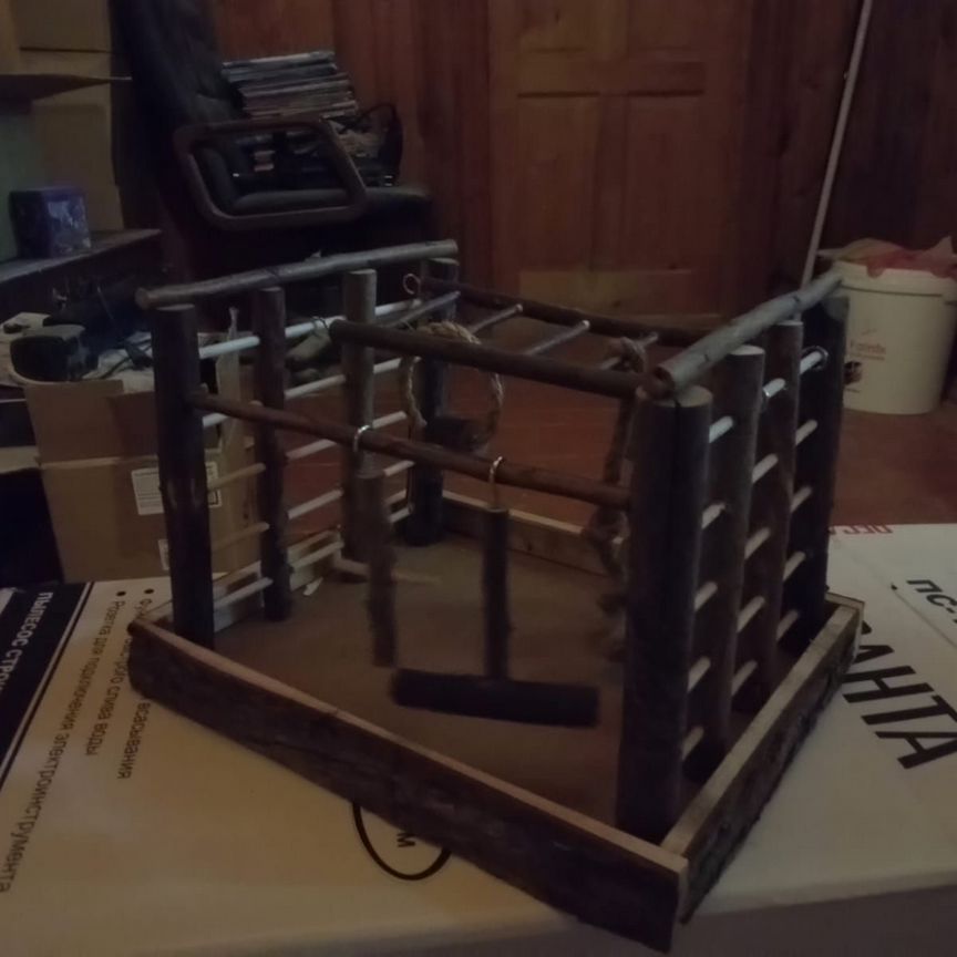 Стенд для попугая