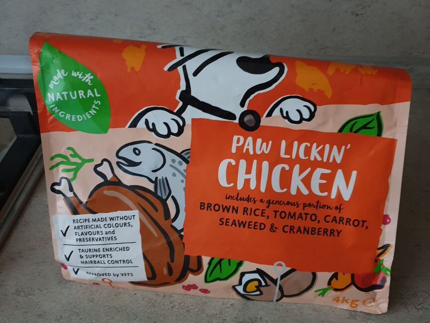 Корм meowing heards